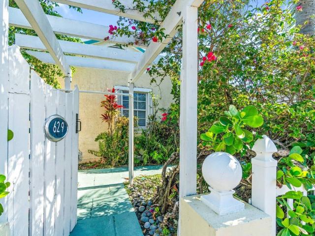 2 bedroom luxury Villa for sale in West Palm Beach, Florida