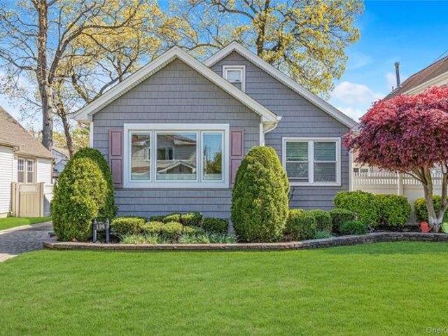 2 bedroom, Lynbrook NY 11563 103601395