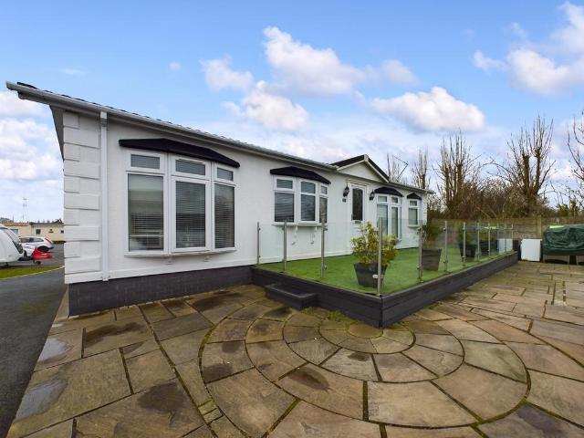 2 bedroom lodge for sale