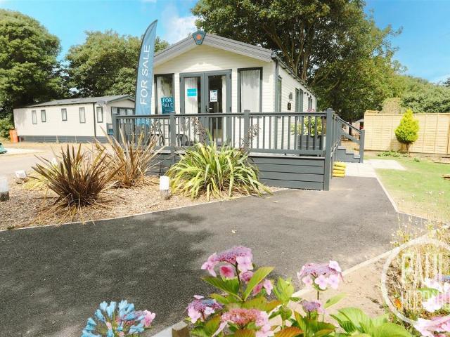 2 bedroom mobile home for sale