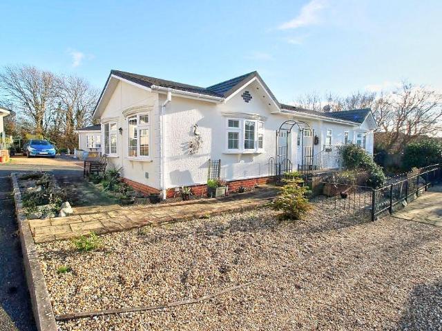2 bedroom detached bungalow for sale