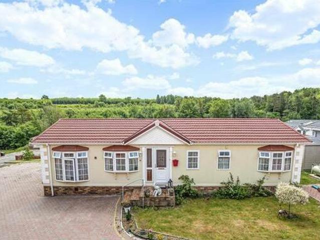 2 bedroom mobile home for sale in Clinton Wood Close Pilgrims Retreat Harrietsham ME17