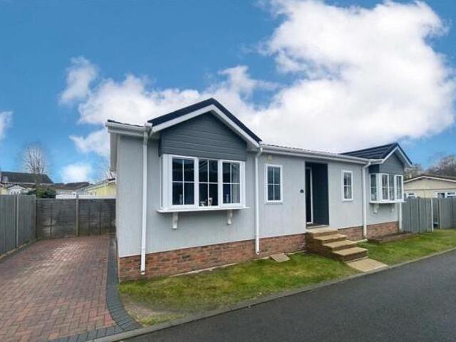 2 Bedroom Mobile Home For Sale In Farnborough, Hampshire