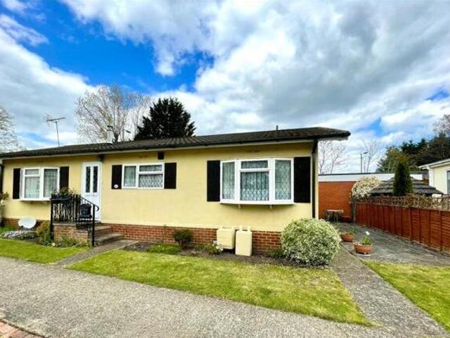 2 Bedroom Mobile Home For Sale In Farnborough, Hampshire