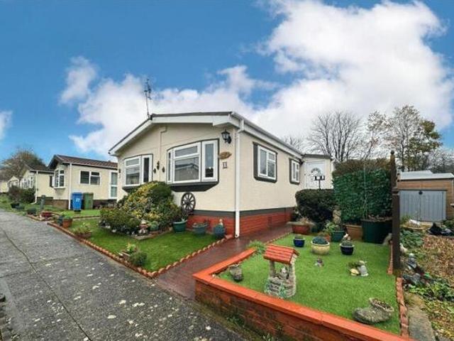 2 Bedroom Mobile Home For Sale In Farnborough, Hampshire