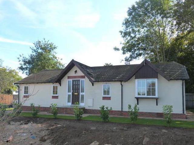 2 bedroom mobile home for sale in Hooks Cross Watton At Stone SG14
