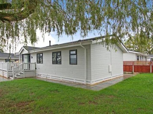 2 Bedroom Mobile Home For Sale In Yate, Bristol