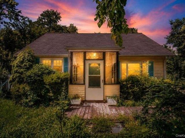2 bedroom, Monroe NY 10950 105208122