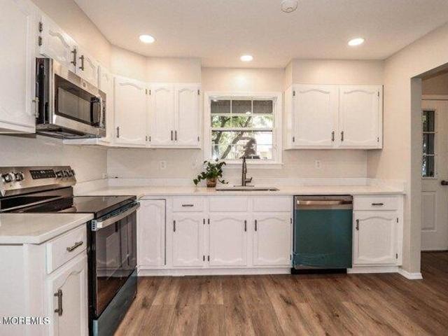 2 bedroom, Monroe NJ 08831 102281866