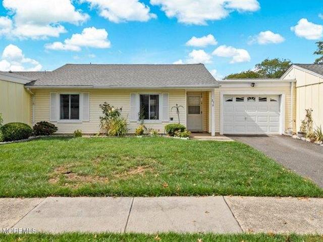 2 bedroom, Monroe NJ 08831 102282990