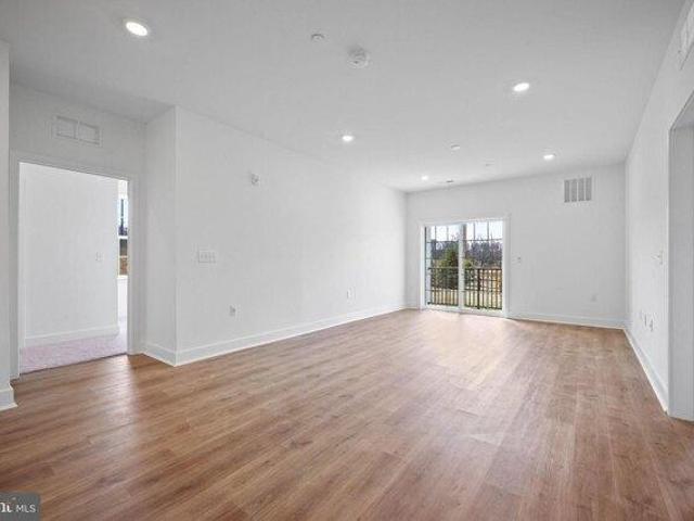 2 bedroom, Monroe Township NJ 08831 103625129