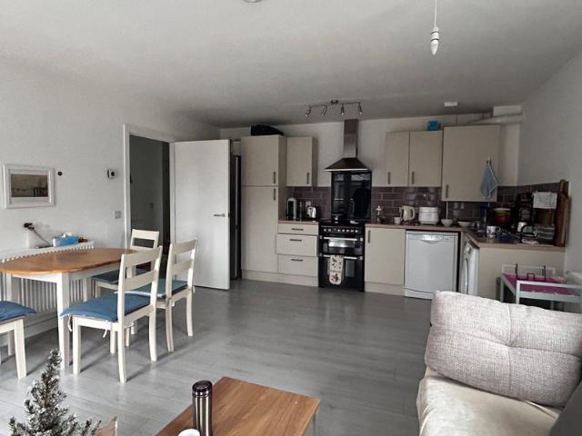 2 Bedroom Morden Flat Bicester Train Station