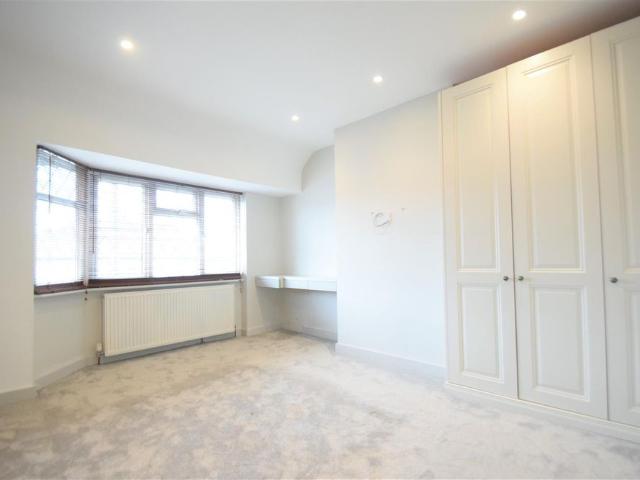 2 bedroom maisonette