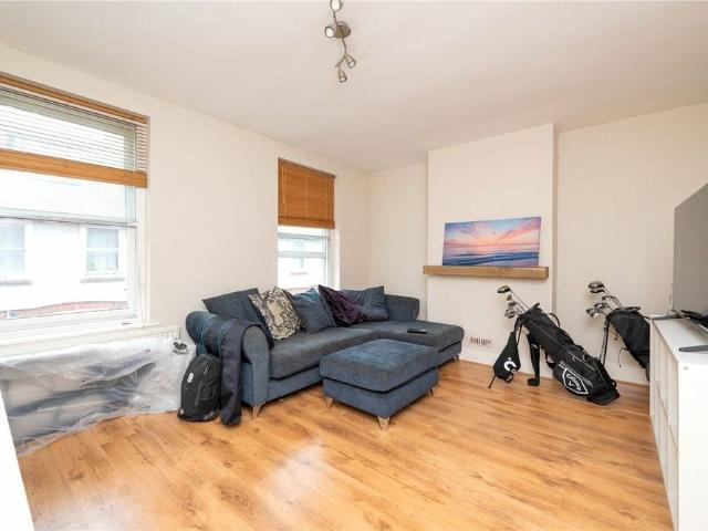2 Bedroom maisonette to let in Catherine Street, St. Albans, Hertfordshire, AL3