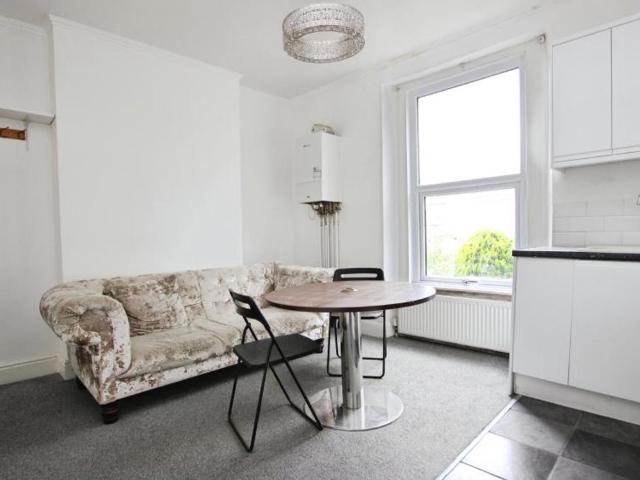 2 bedroom maisonette to let, Montpelier, Bristol | Ocean Estate Agents