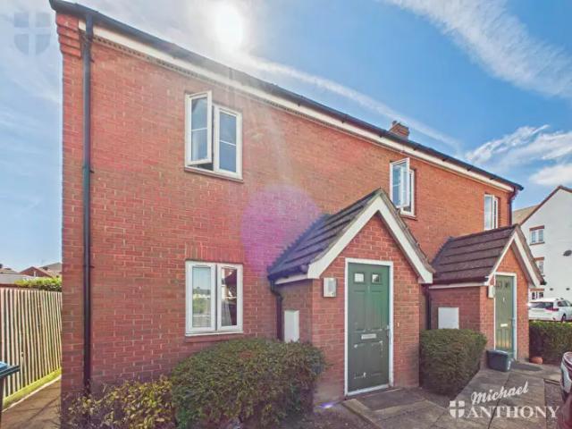 2 Bedroom Maisonette To Rent In Chappell Close, Aylesbury, Buckinghamshire, HP19