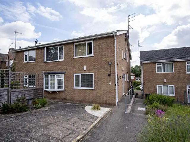 2 Bedroom Maisonette To Rent In Churchmoor Court, Arnold, Nottingham, NG5