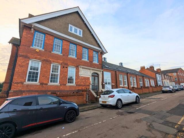 2 Bedroom Maisonette To Rent In College Street, Irthlingborough, NN9