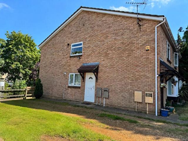 2 Bedroom Maisonette To Rent In Probyn Close, Northampton, NN3
