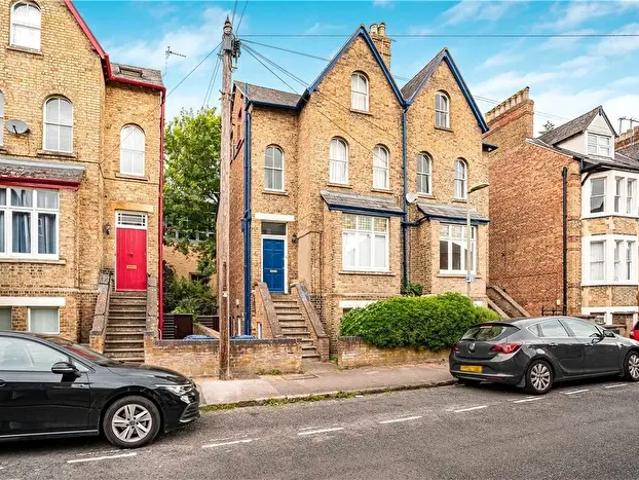 2 Bedroom Maisonette To Rent In Walton Crescent, Oxford, Oxfordshire, OX1