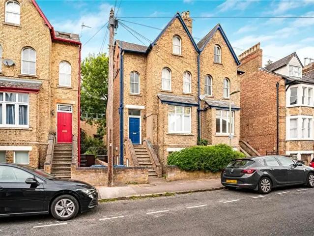 2 Bedroom Maisonette To Rent In Walton Crescent, Oxford, Oxfordshire, OX1