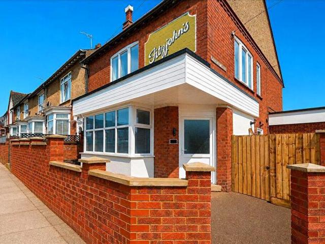 2 Bedroom Maisonette To Rent In Washbrook Road, Rushden, Northamptonshire, NN10