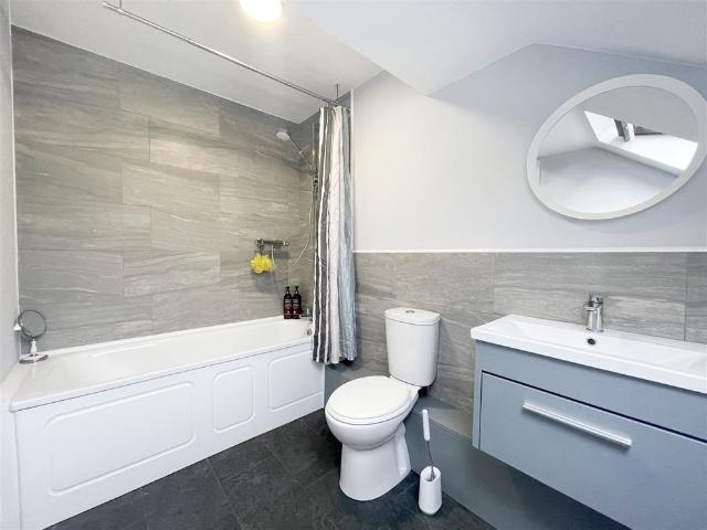 2 bedroom maisonette to rent Jeeves Close, Peartree Bridge, Milton Keynes, Buckinghamshire, MK6