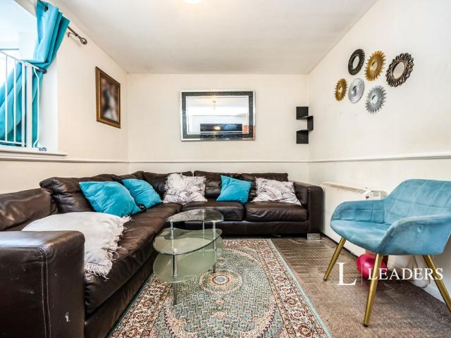 2 bedroom maisonette to rent Twitchen Lane, Furzton, Milton Keynes, Buckinghamshire, MK4