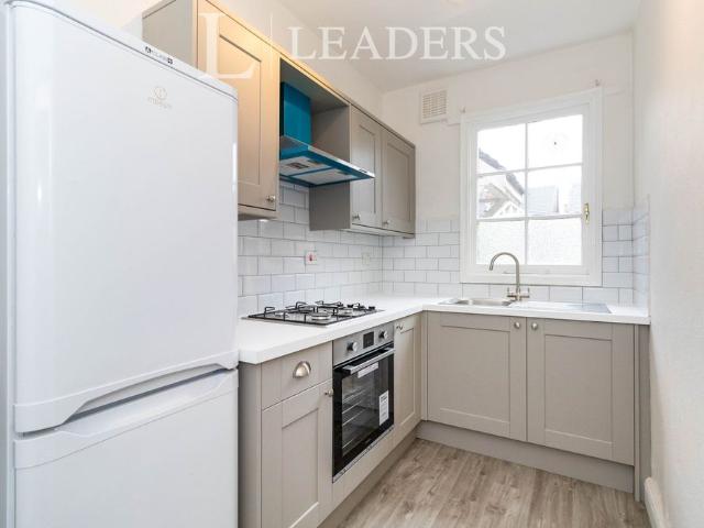 2 bedroom maisonette to rent The Lodge, Elm Road, New Malden, KT3