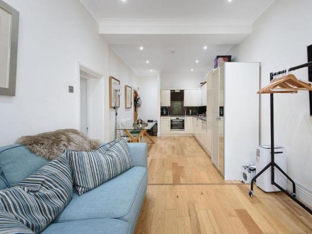 2 bedroom maisonette to rent