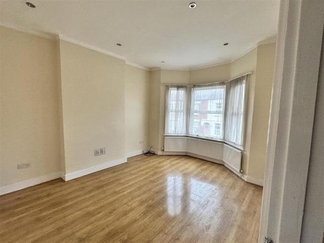 2 bedroom maisonette to rent