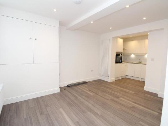 2 bedroom maisonette to rent