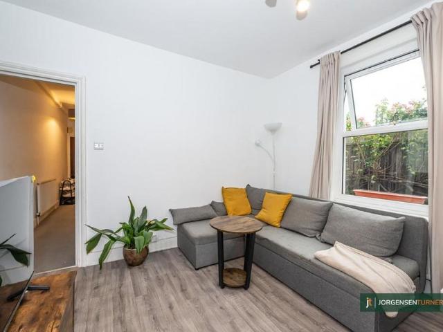 2 bedroom maisonette to rent