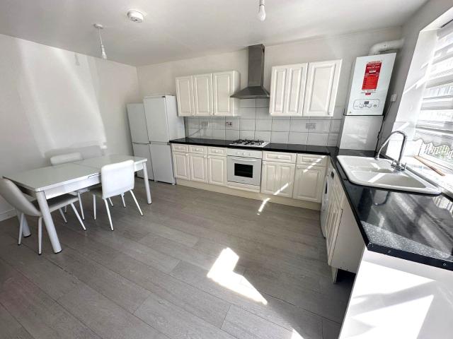 2 bedroom maisonette to rent