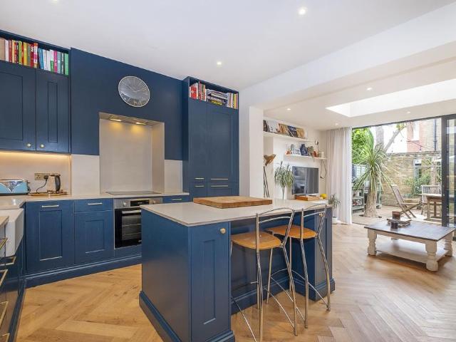 2 bedroom maisonette to rent