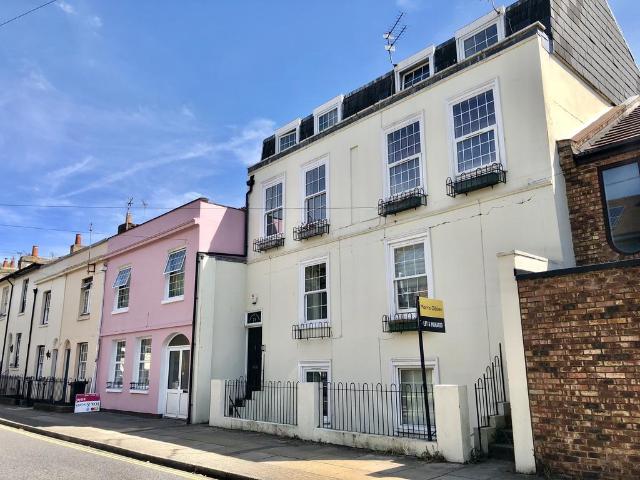 2 bedroom maisonette to rent