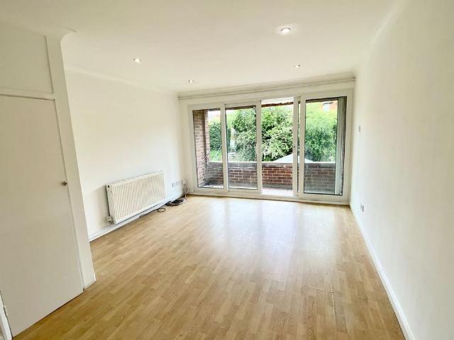 2 bedroom maisonette to rent