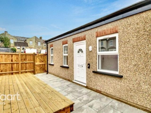 2 bedroom maisonette to rent