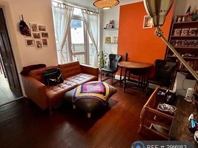 2 bedroom maisonette to rent