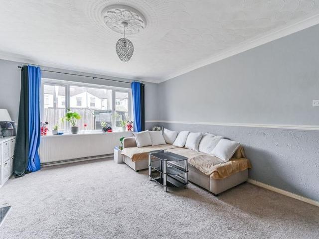 2 bedroom maisonette to rent