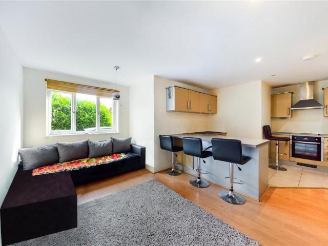 2 bedroom maisonette to rent