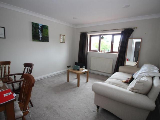 2 bedroom maisonette to rent