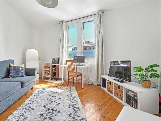 2 bedroom maisonette to rent
