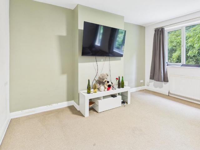 2 bedroom maisonette to rent