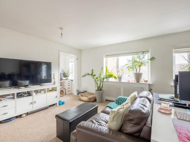 2 bedroom maisonette to rent