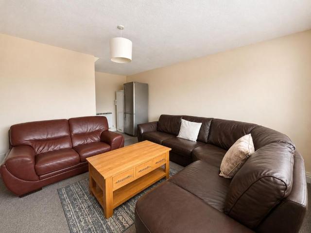2 bedroom maisonette to rent