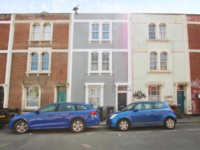 2 bedroom maisonette to rent