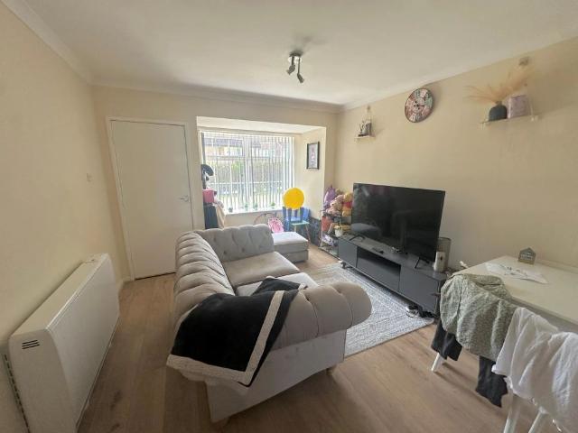 2 bedroom maisonette to rent