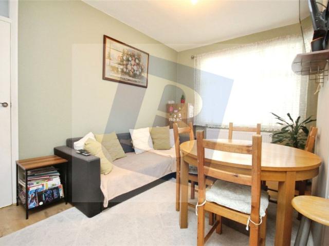 2 bedroom maisonette to rent