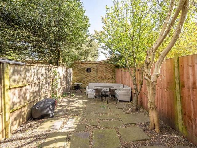 2 bedroom maisonette to rent